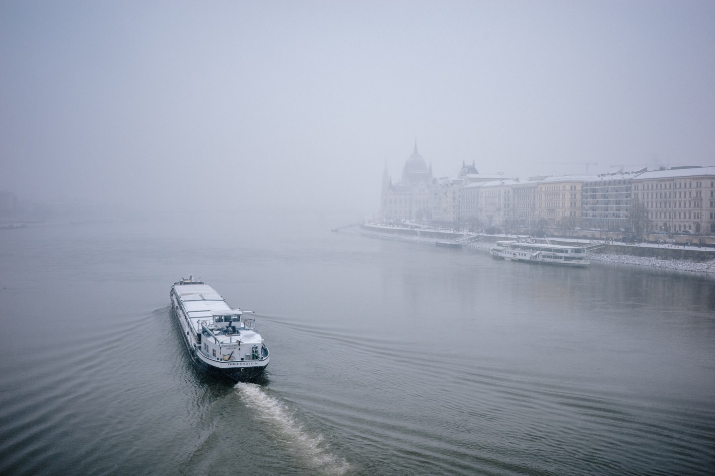 Budapest: Walking Until the Light Runs Out – Barnaby Nutt